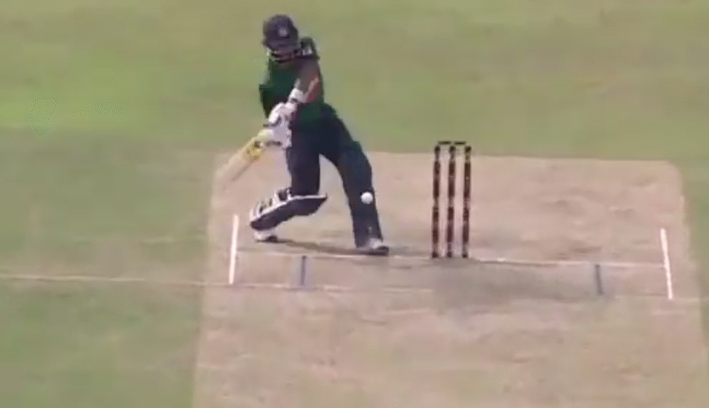 Watch : කඩුල්ලෙනුත් පිටිපස්සට ගිහිං සධීර ගහපු අමුතු පහර – Hitwicket